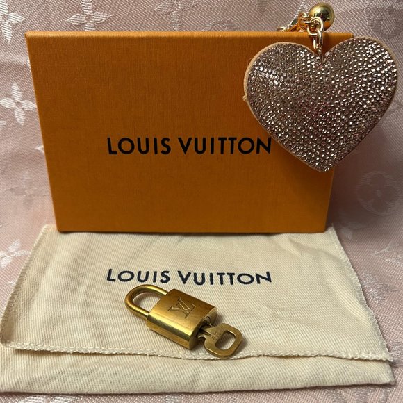 Louis Vuitton | Accessories | Louis Vuitton 39 Lock And Key 31902 ...